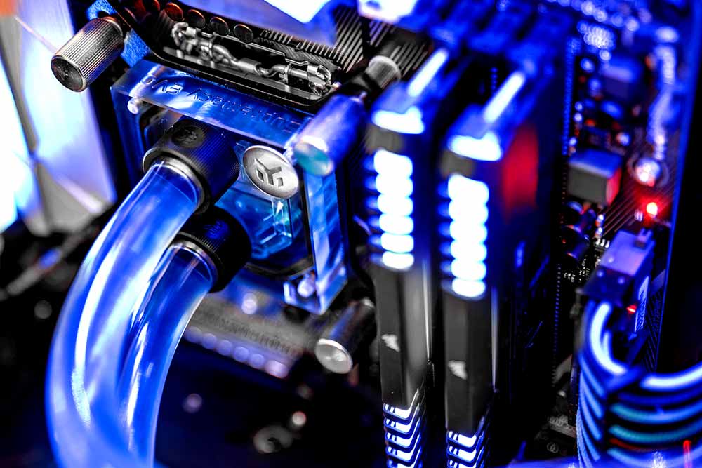 PCSPECIALIST - Water Cooled PCs mit LIQUID SERIES
